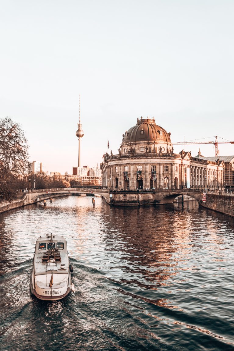 Discovering the 5 iconic highlights when traveling solo to Berlin, Germany.