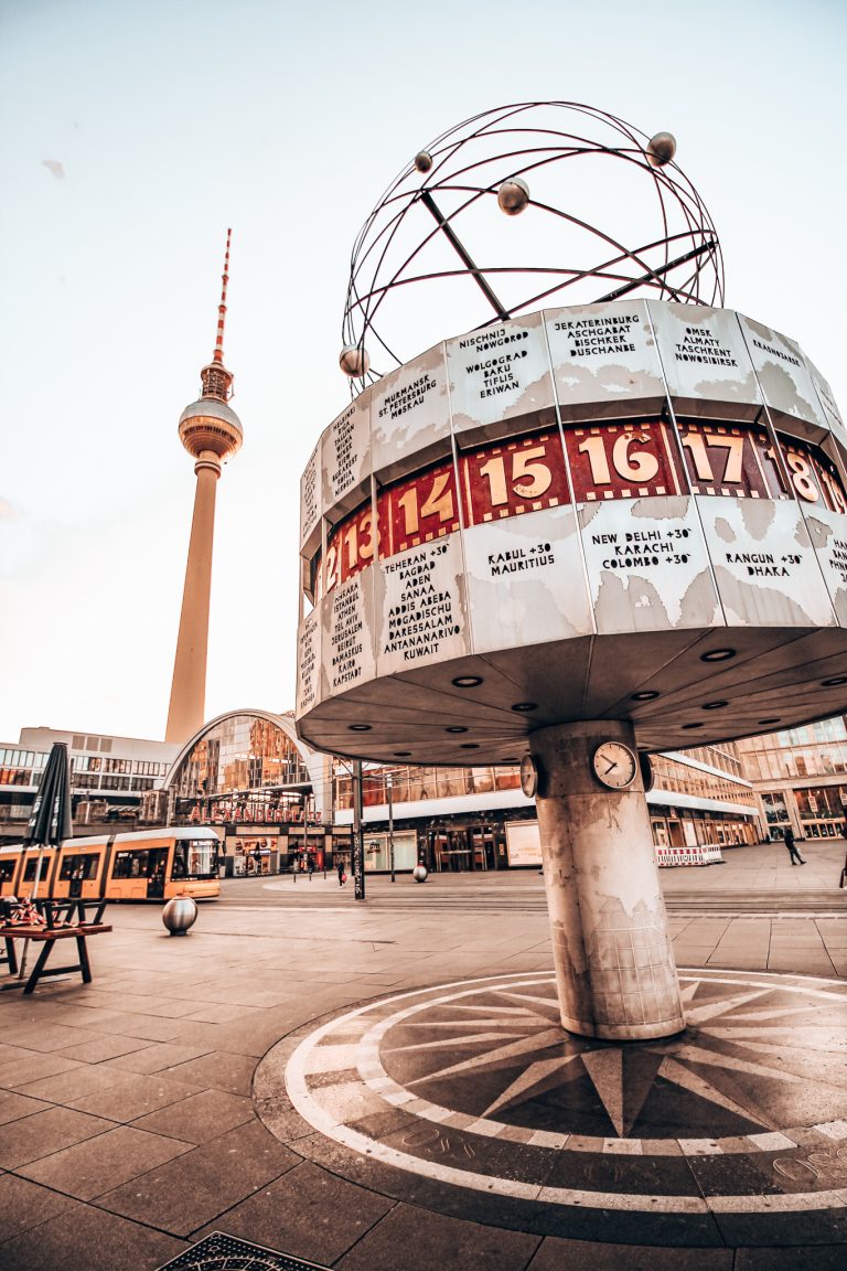 Discovering the 5 iconic highlights when traveling solo to Berlin, Germany.