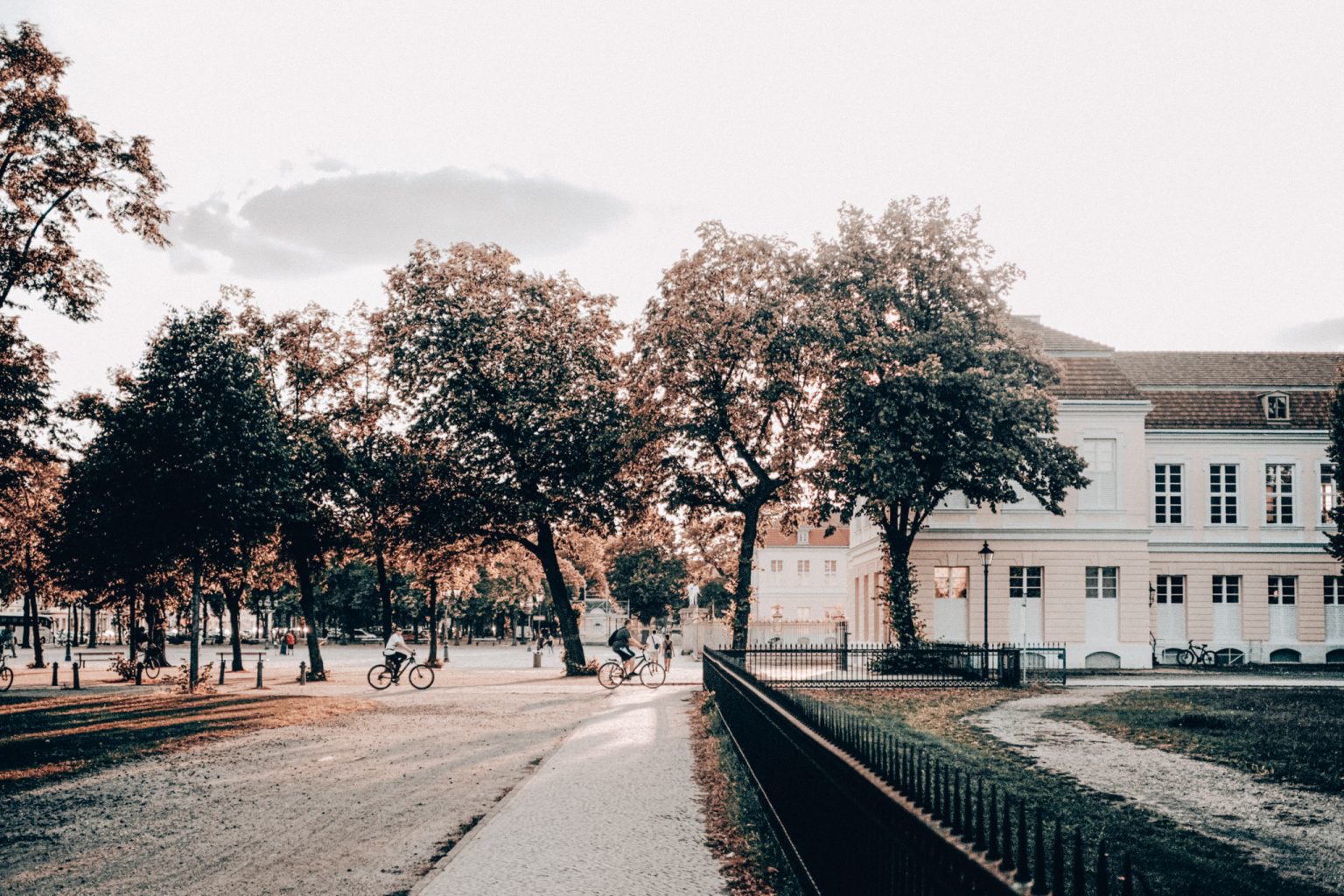 Discovering the 5 iconic highlights when traveling solo to Berlin, Germany.