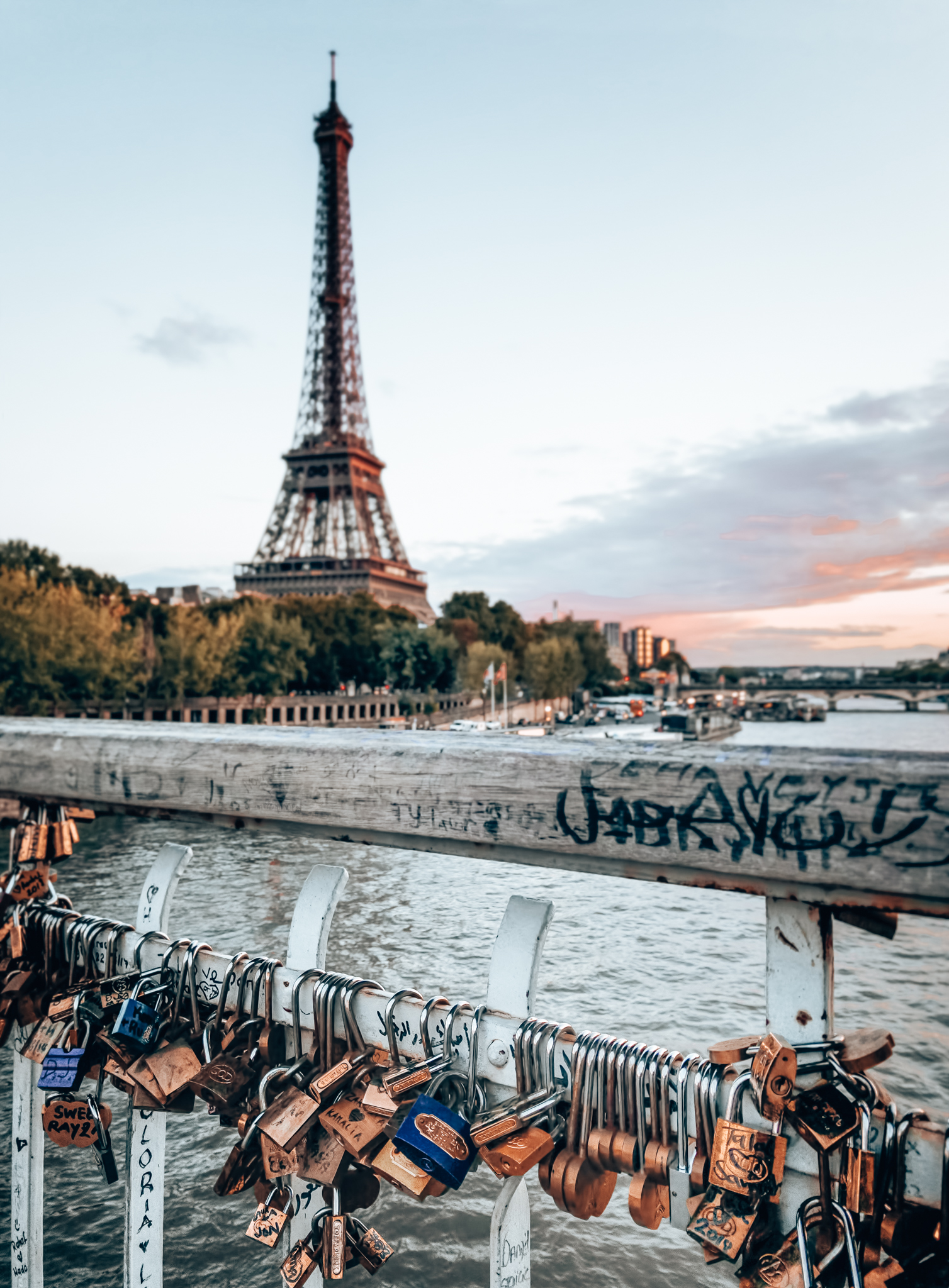 15 most romantic spots in Paris for Valentine's Day or a great first date.
