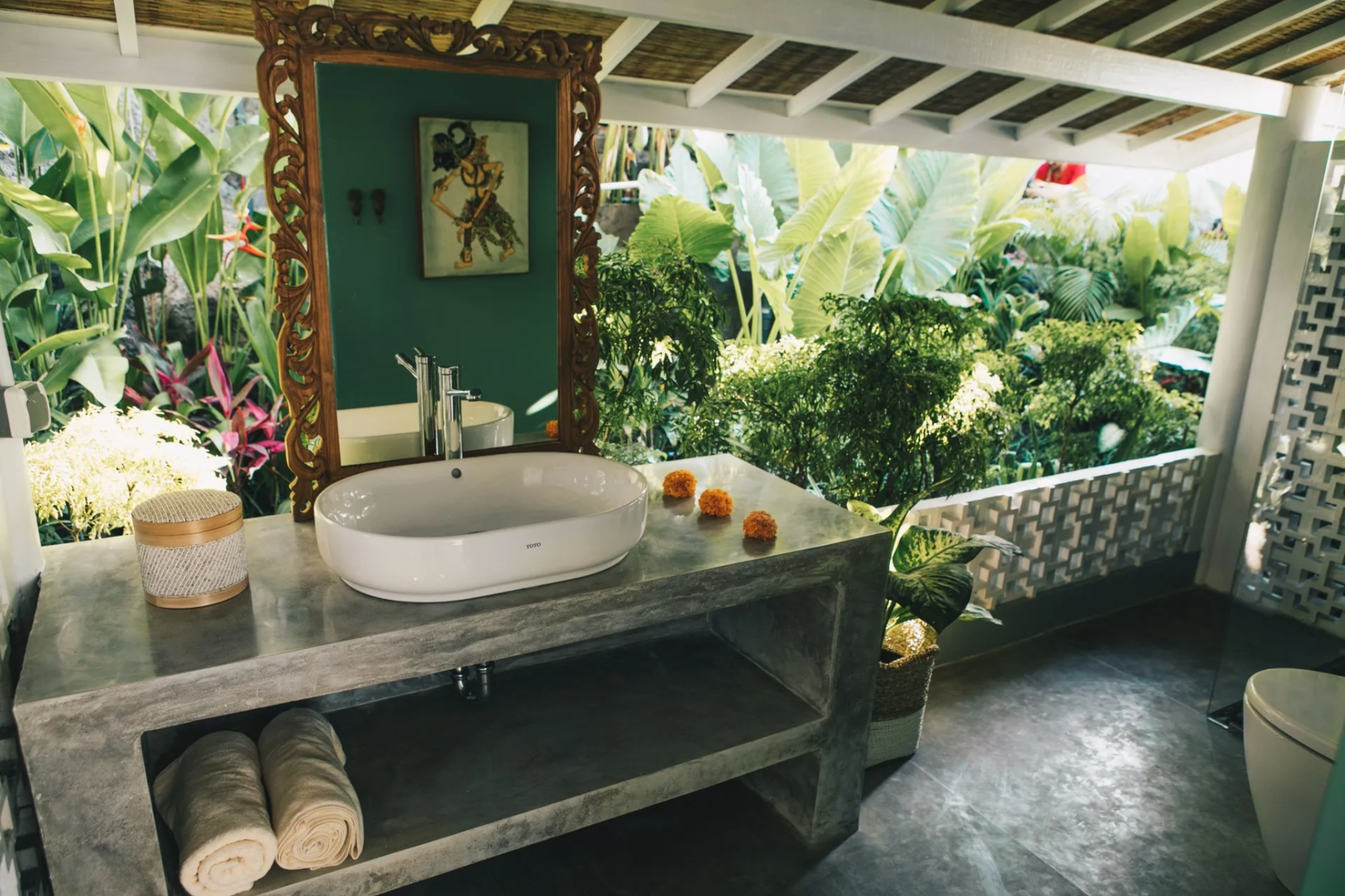 5 unique hotels in Bali with those unforgettable EAT PRAY LOVE vibes.